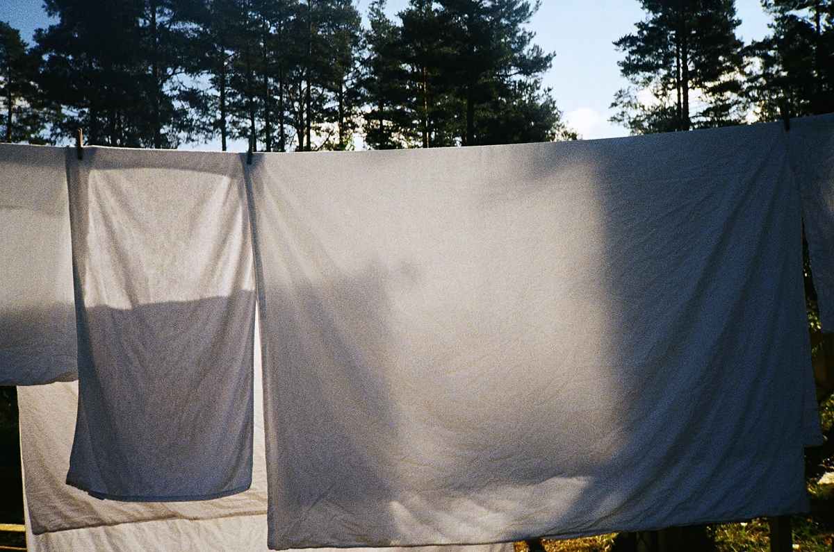 Des draps qui séchaient dans le vent – Des vies qui pourraient être nôtres
